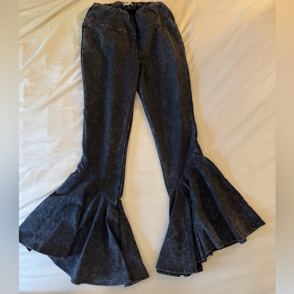 EARTHBOUND | Pants & Jumpsuits | Earthbound Charcoal Elastic Waist ...